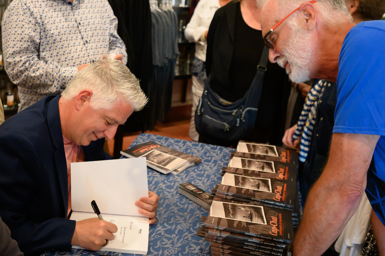 Lancement réussi pour le livre Cap-Chat: captivante et chatoyante ...