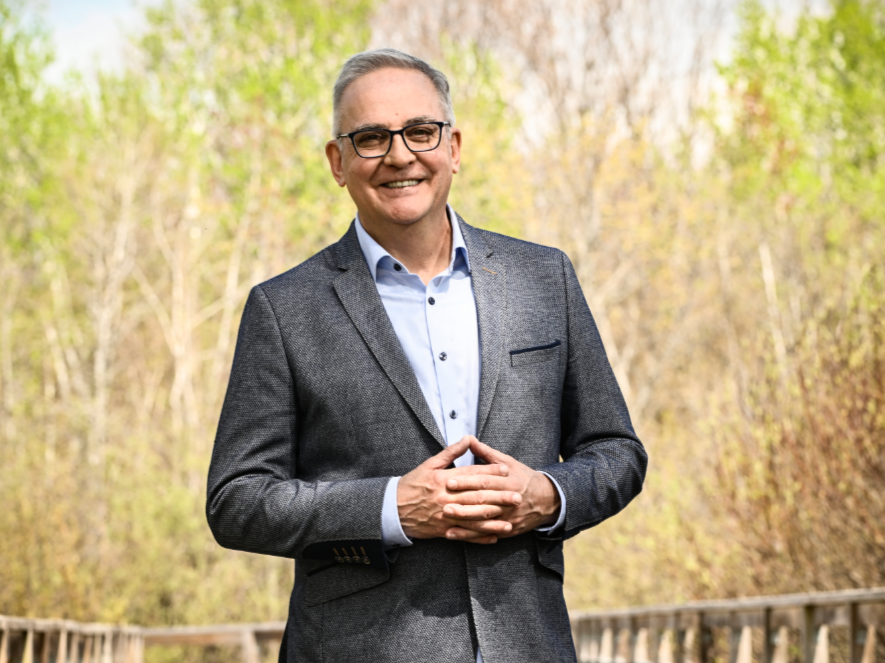 Les aventures de Denis Talbot dans une autobiographie - Bleu FM - Sainte-Anne-des-Monts 100.3